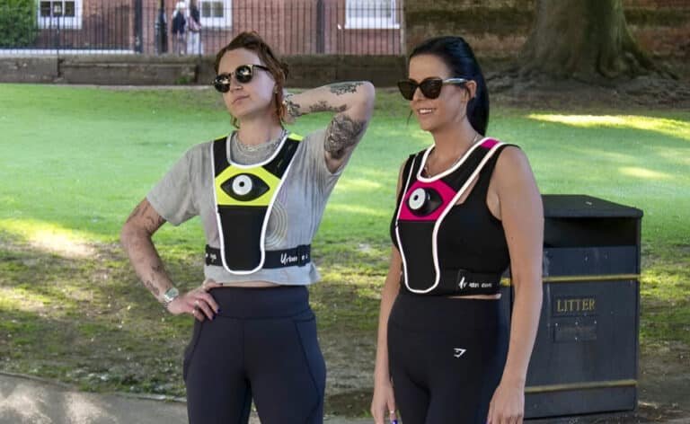 Urban Eyes เสื้อกั๊กติดกล้องอัจฉริยะ สำหรับนักวิ่งเดี่ยว2025